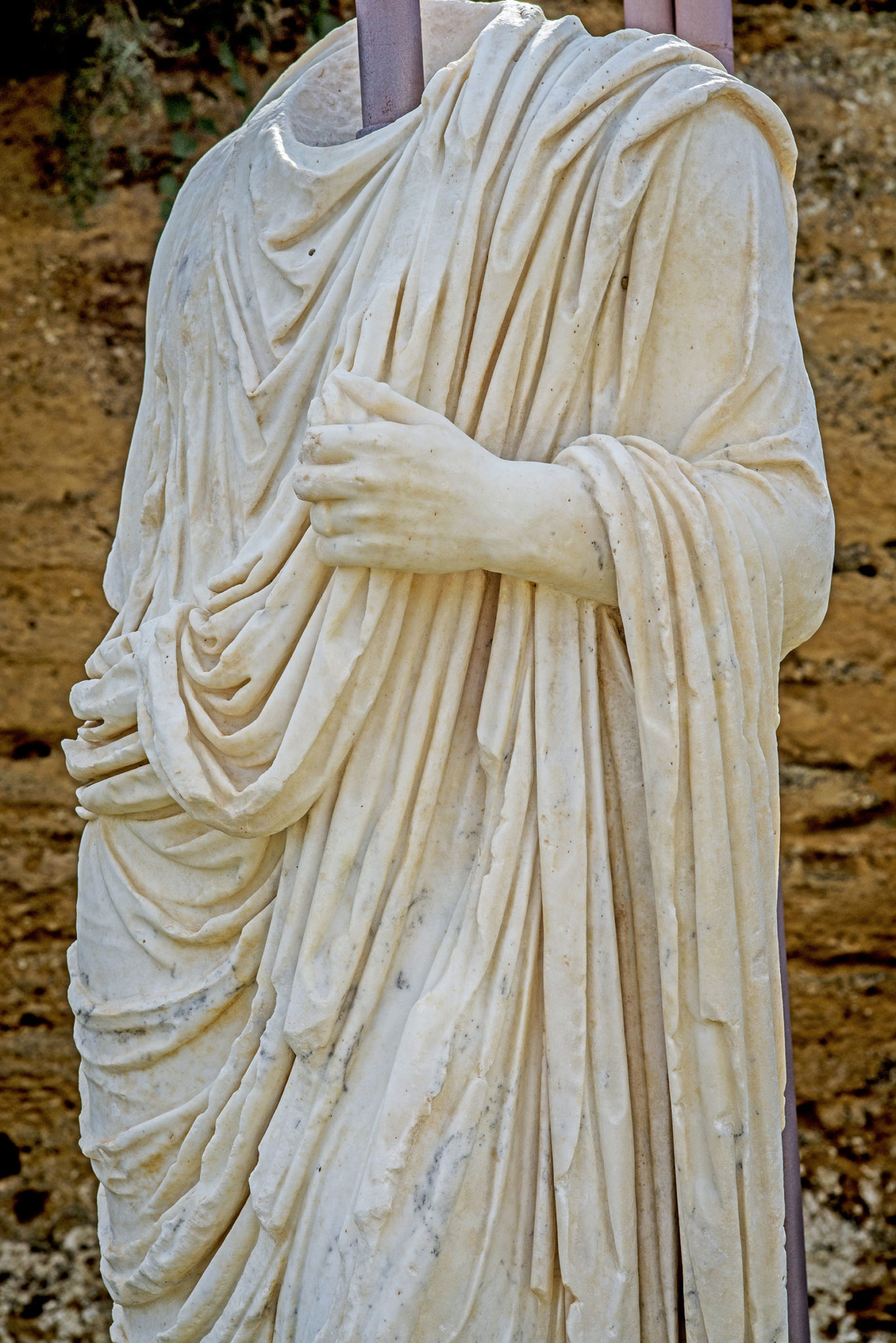 #SmartEducationUnescoSicilia The senses tell of a shrine for the Latin ...